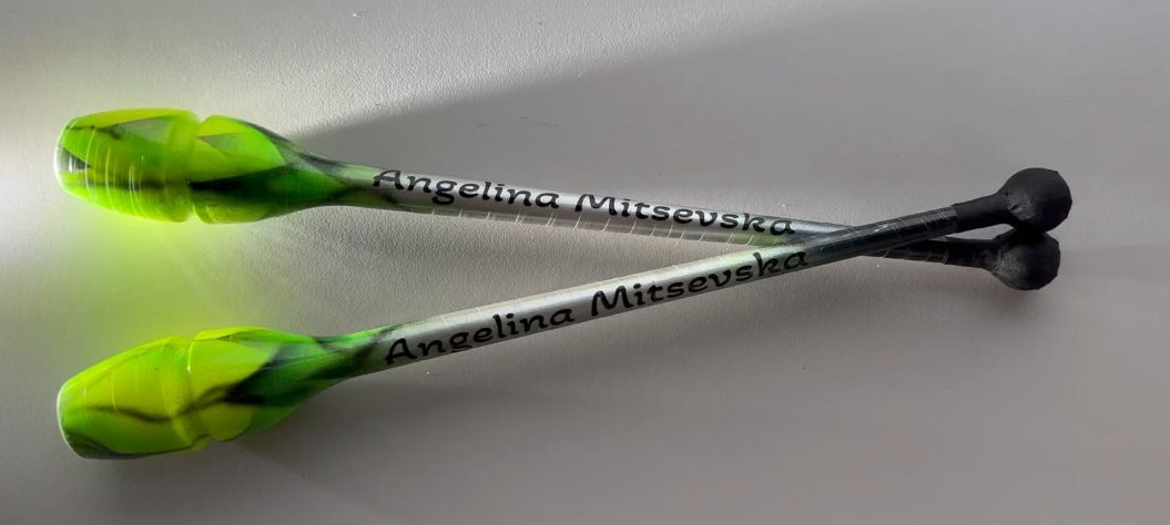 SK Aerography | Airbrushing and decorating of hoops, clubs and ribbons